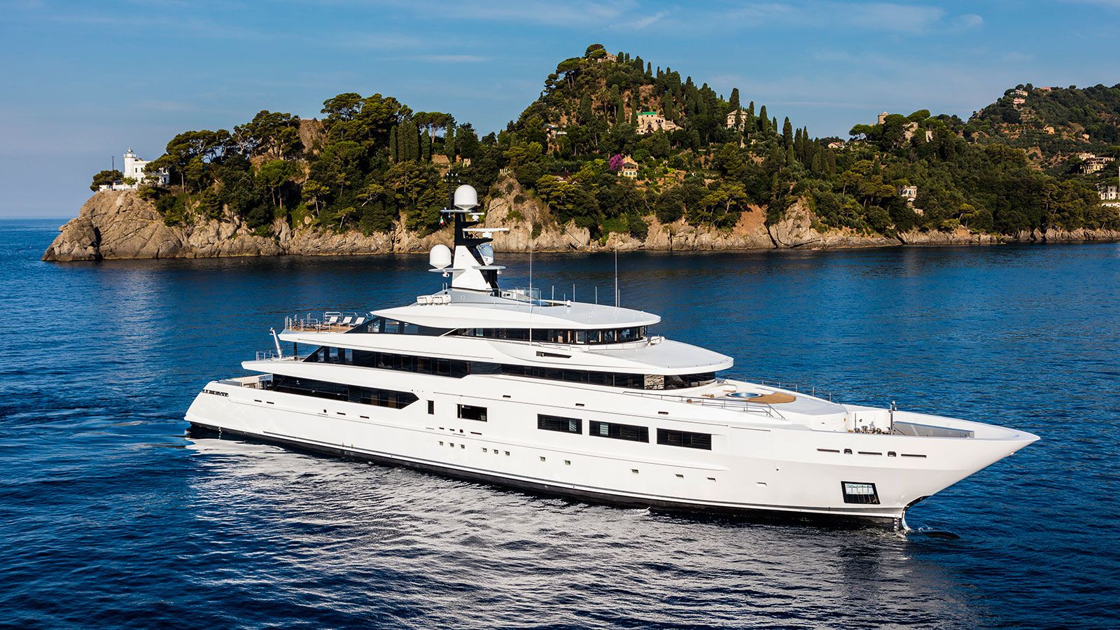 Tankoa superyacht Suerte for sale